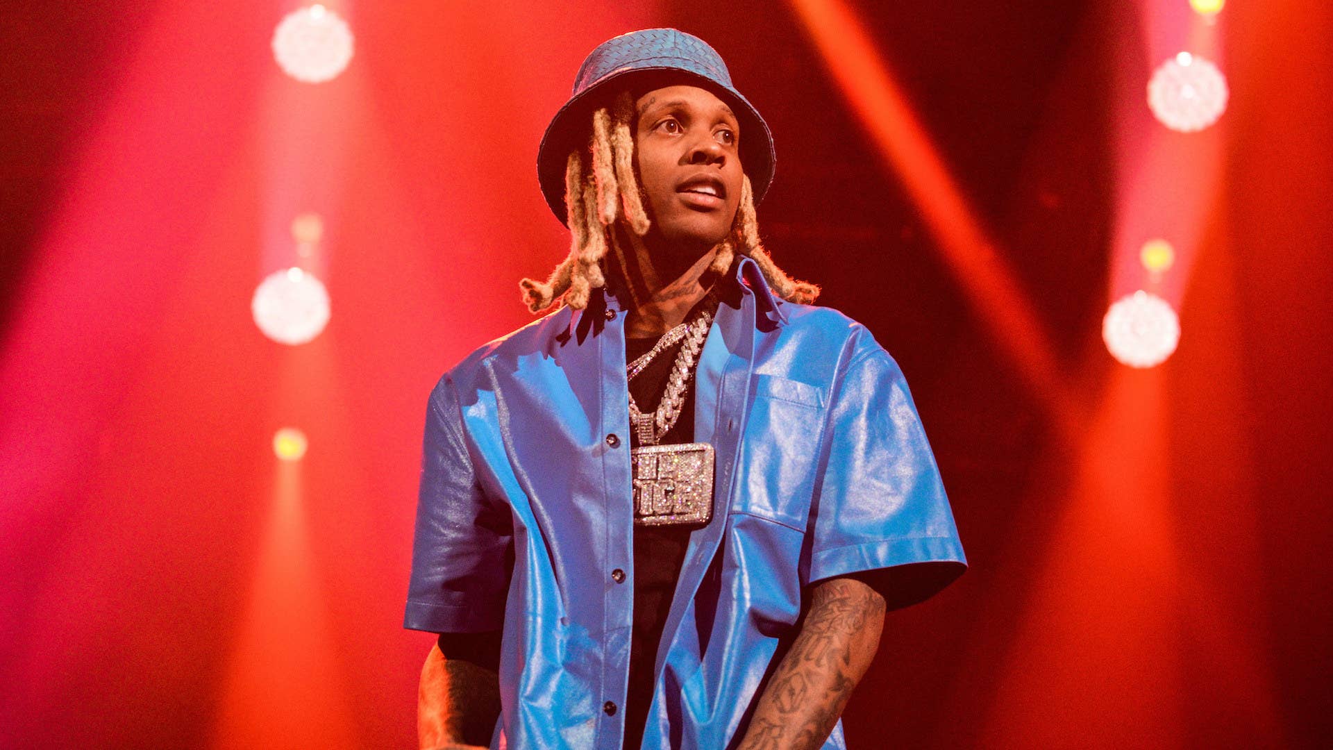 Lil Durk Gifts Homeless Fan Hotel Room and Cash | Complex
