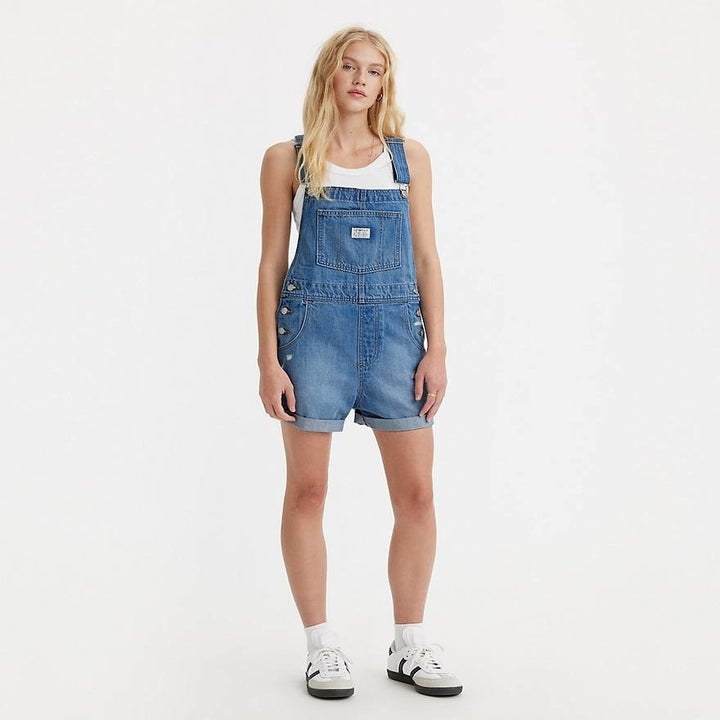 30 Stylish Levi's Items For A Cool Summer Look