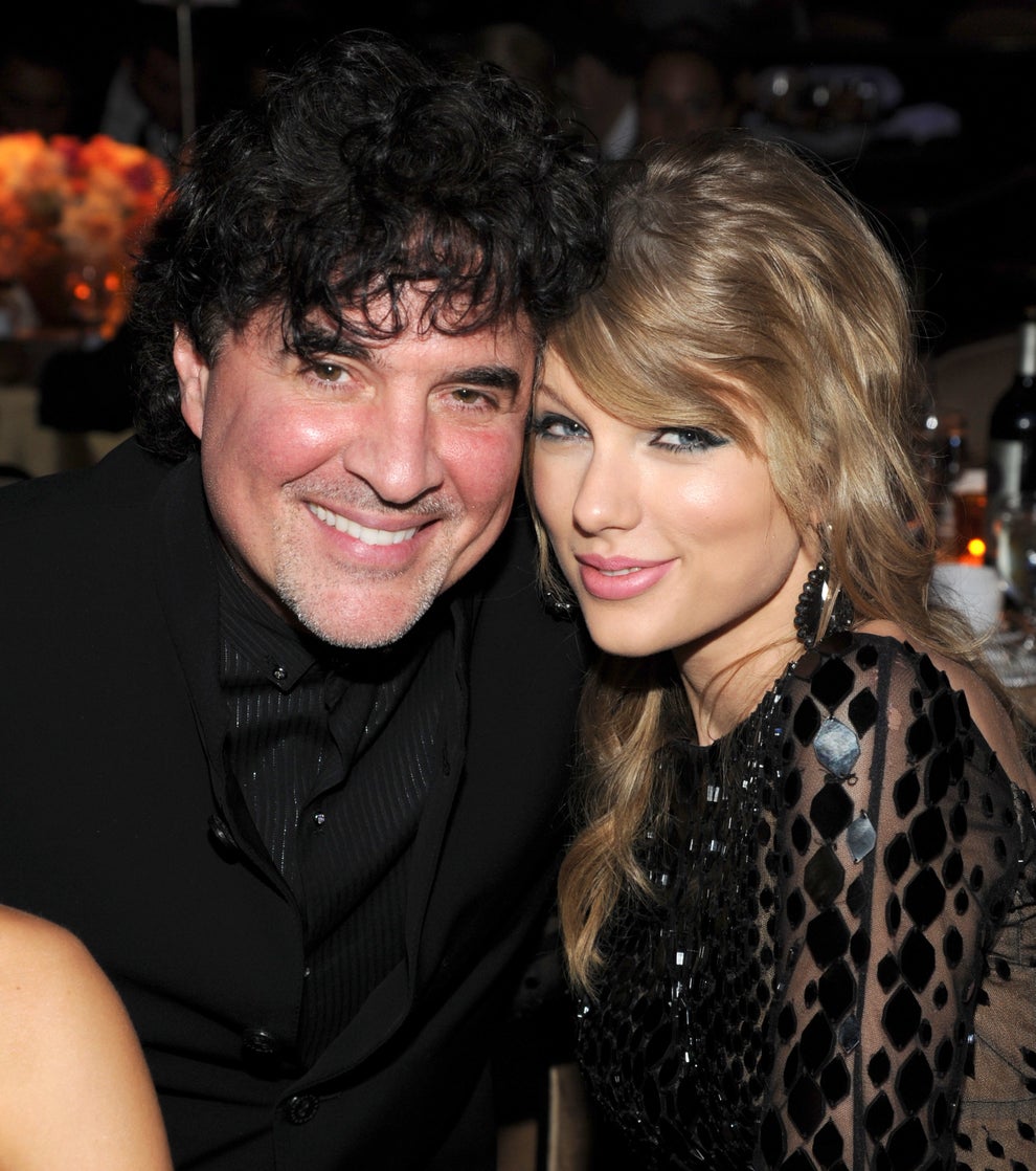 Scooter Braun "Took Offense" To Kelly Clarkson Advising Taylor Swift