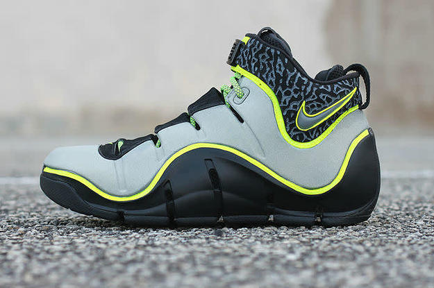 The Nike LeBron 4 Goes Full "112" | Complex