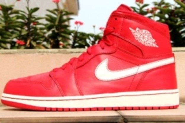 New Images of The 'Gym Red' Air Jordan 1 Retro High OG | Complex