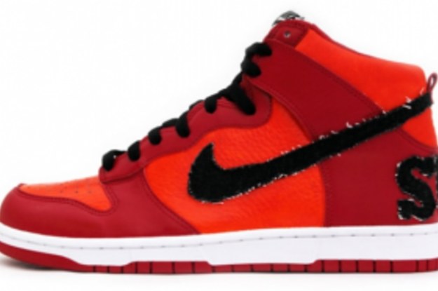 San Antonio Sneaks Up 4 Custom Nike "Dunk Hunt" | Complex