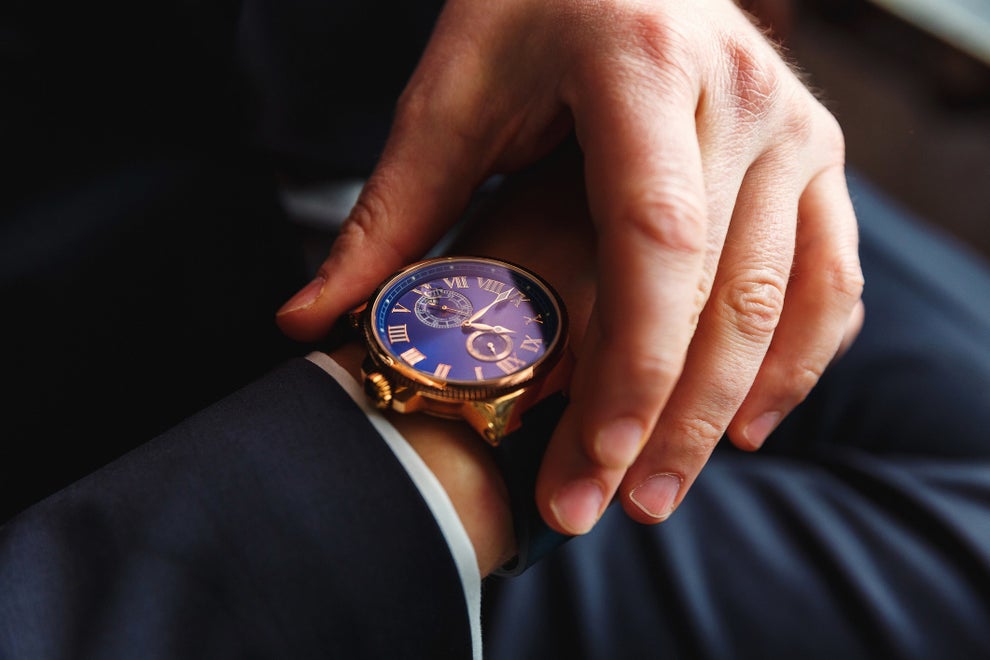 16 Subtle Signs Someone Is Wealthy And Not Merely Rich