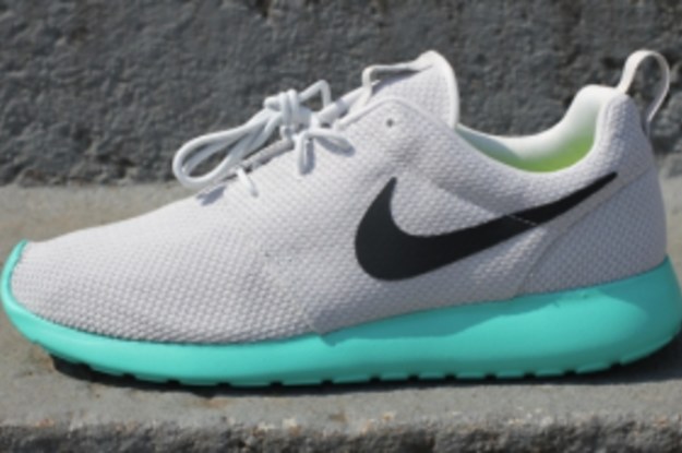 Nike RosheRun - Pure Platinum/Calypso | Complex