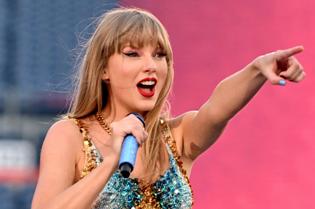 Taylor Swift’s ‘Speak Now’ Re-Recording Debuts Atop Billboard 200 | Complex