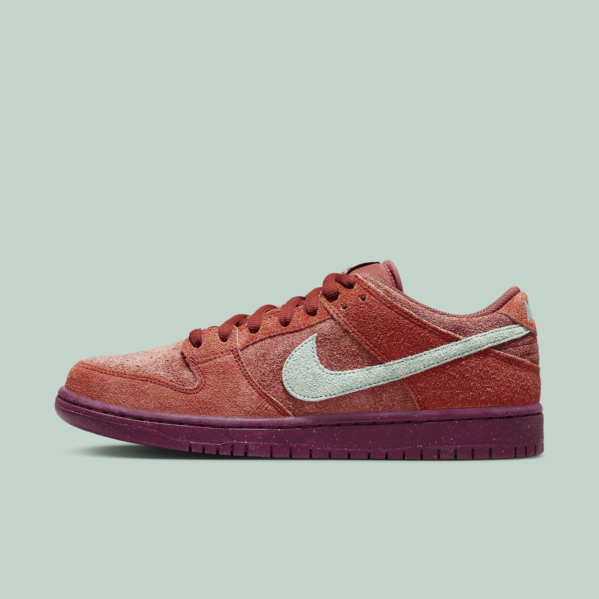 Nike SB Dunk Low 'Mystic Red' DV5429-601 Release Date | Complex