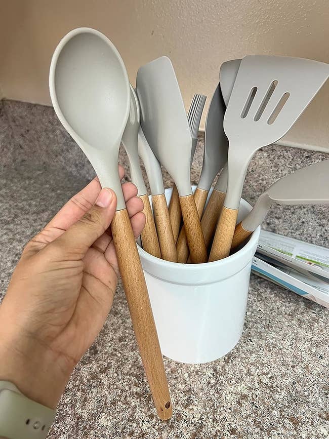 27 Kitchen Products Reviewers Confirm Are Easy To Clean