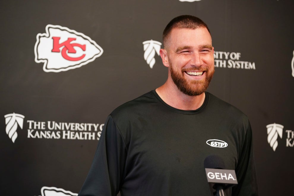 Travis Kelce Tried to Give Taylor Swift His Number