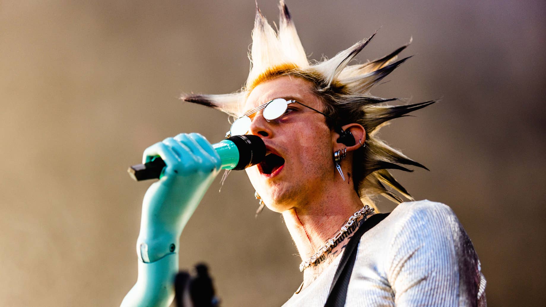 Watch Machine Gun Kelly Honor Fan’s Wish to Be Punched in Face During ...