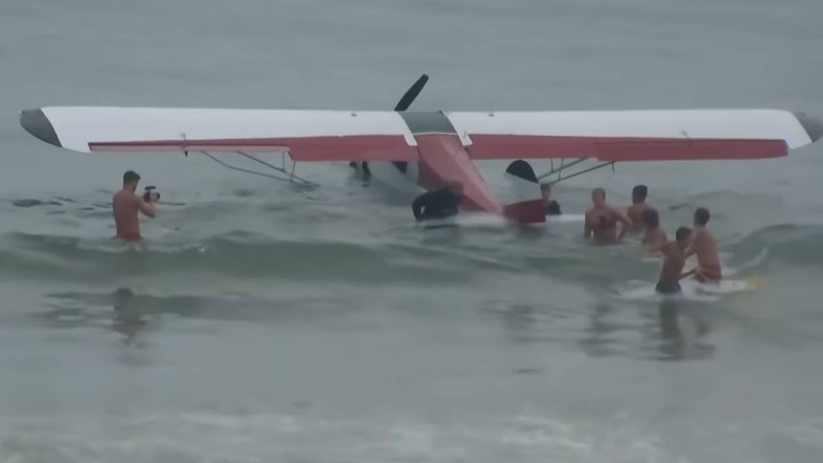 Video Shows Small Airplane Crashing Into Ocean | Complex
