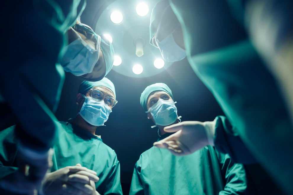 18 Scary Moments Surgeons Had During An Operation