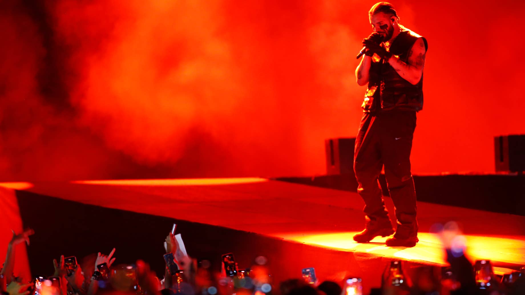 Drake Says First It's All a Blur Show in L.A. Was Nearly Called Off ...