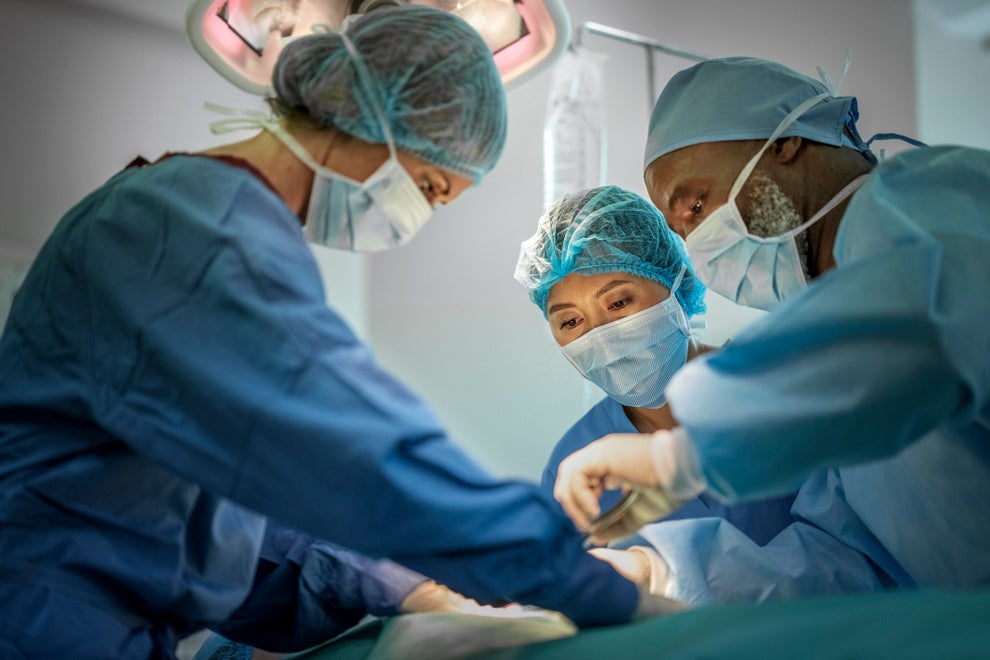 18 Scary Moments Surgeons Had During An Operation