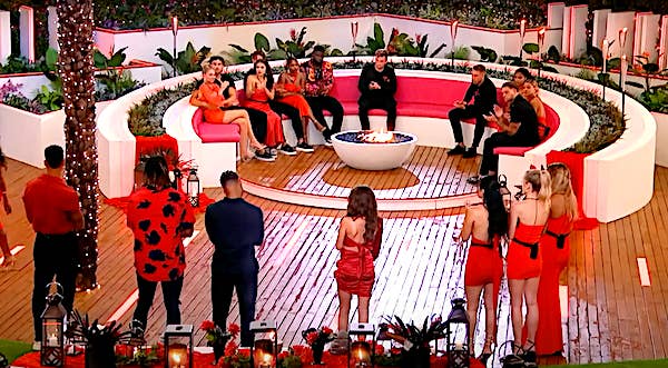 Love Island Usas Sarah Hylands Red Wedding Dumping