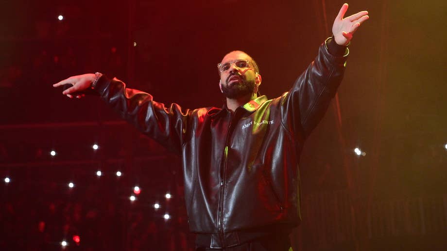 Watch Drake Surprise Fans Waiting for Wristbands to It’s All a Blur ...