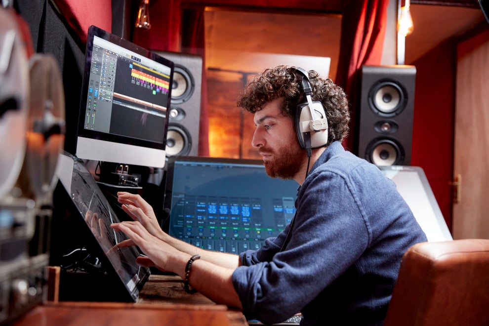 People Who Studied Useless Majors Share Their Current Jobs