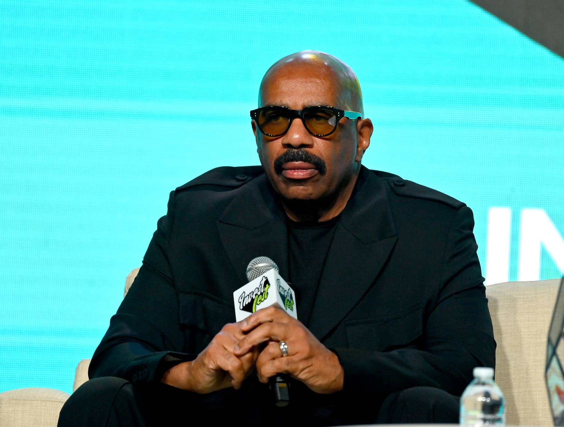 Steve Harvey Apologizes For ‘unfunny Comedian Tweet Says Hes ‘so Pissed Off After Staffer