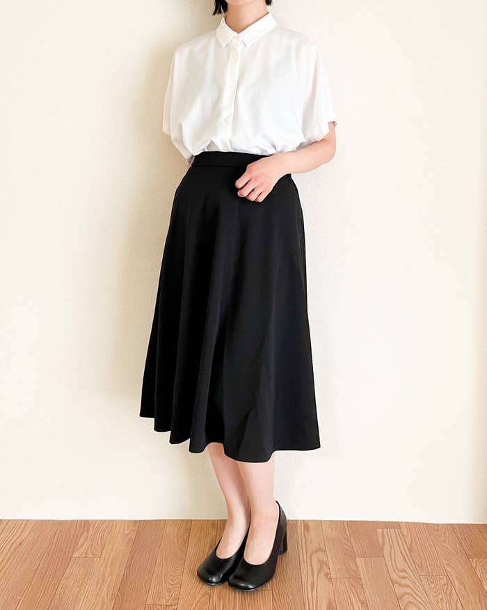 【GU】着回しの天才じゃん！シルエットがめっちゃキレイな「楽ちんスカート」体がスッキリ見える名品でした！