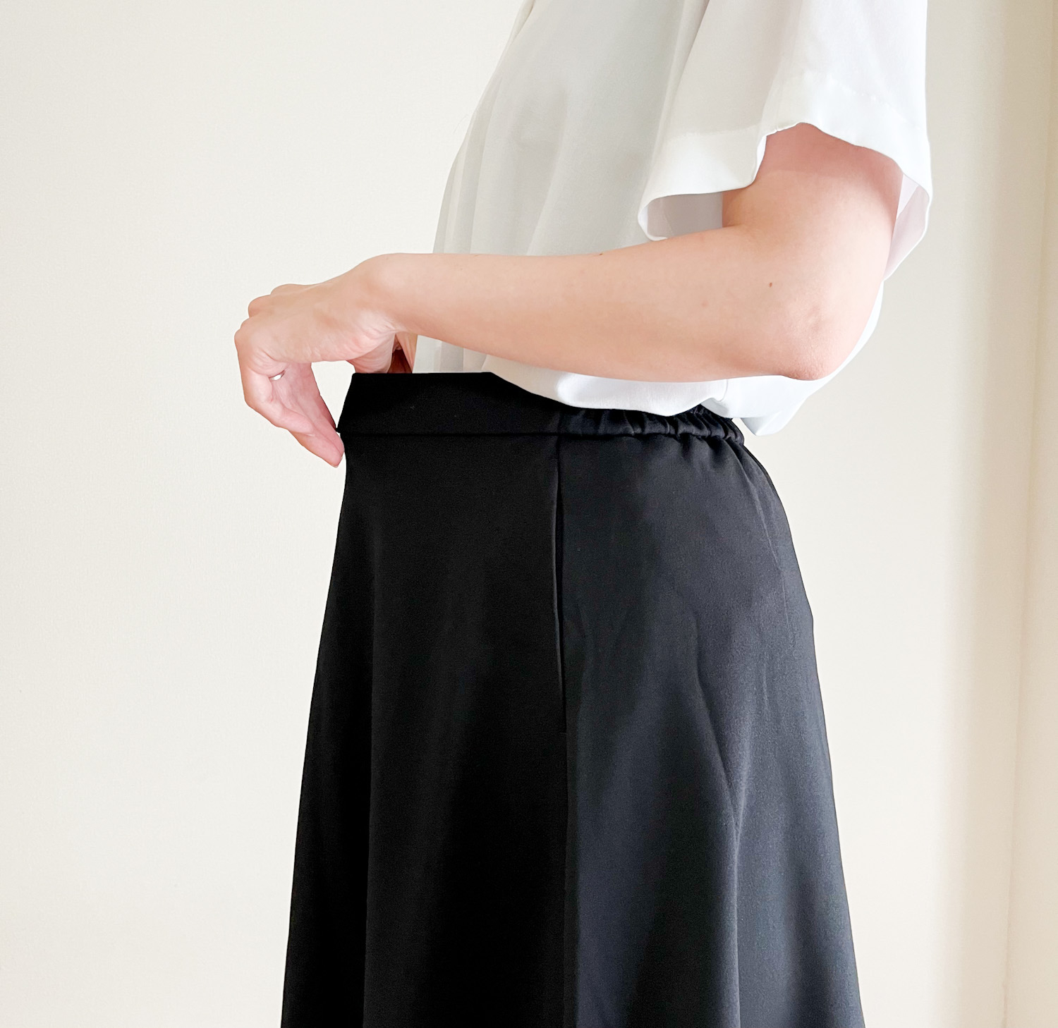 【動画・画像】超美シルエット…！GU新作の「細見えフレアスカート」体がスッキリ見える名品でした！