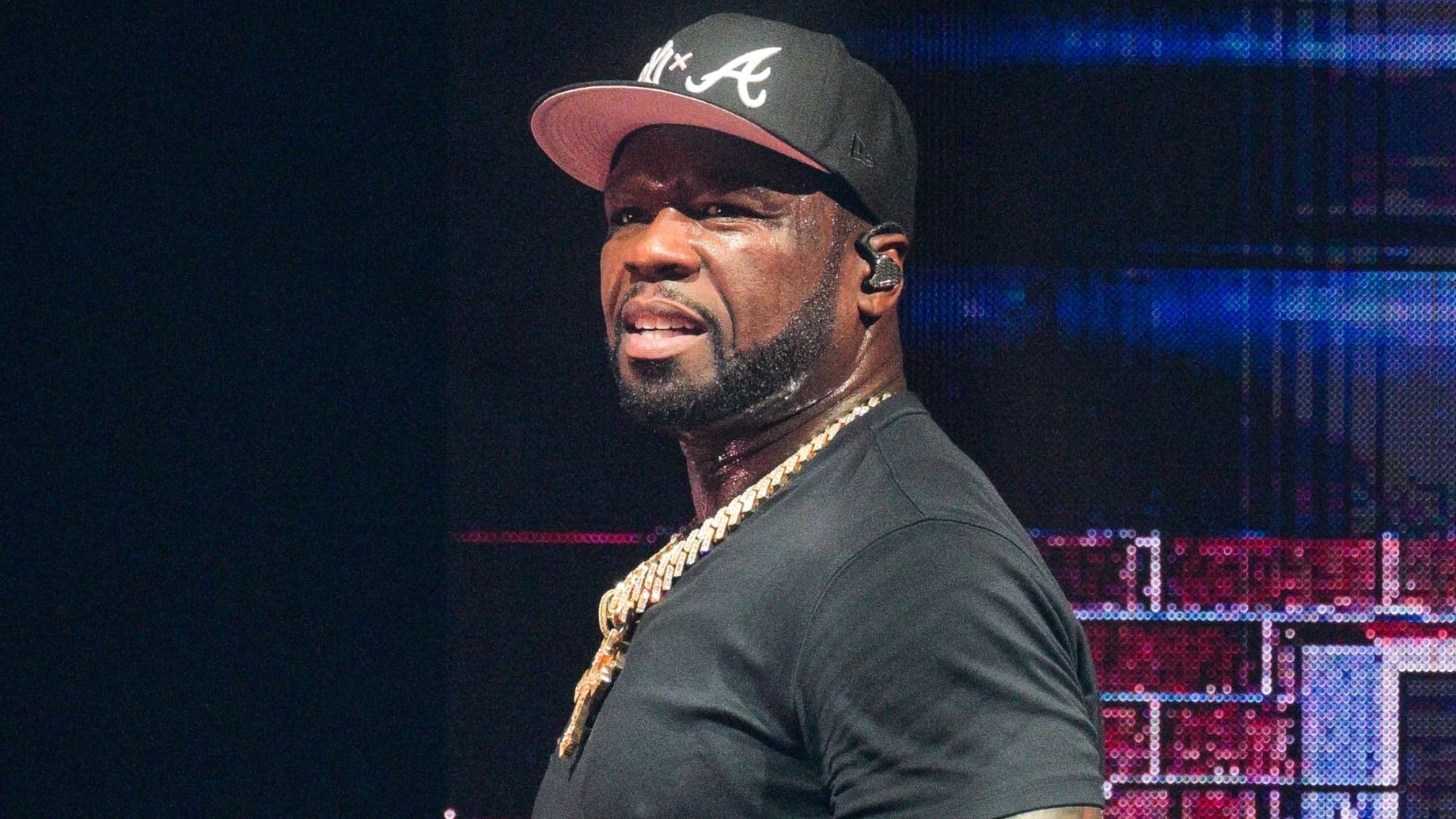 50 Cent Concert: Video Shows Rapper Throwing Mics at Fans (UPDATE ...