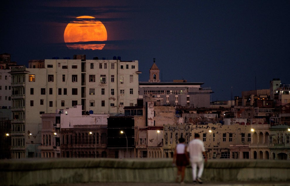 16 Photos Of The Blue Supermoon From Around The World