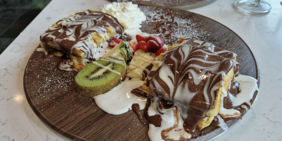 18 Photos Of Ridiculous Foods Served Without A Plate
