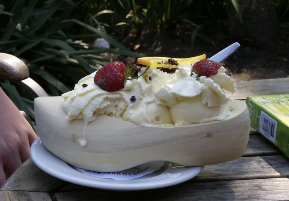 18 Photos Of Ridiculous Foods Served Without A Plate