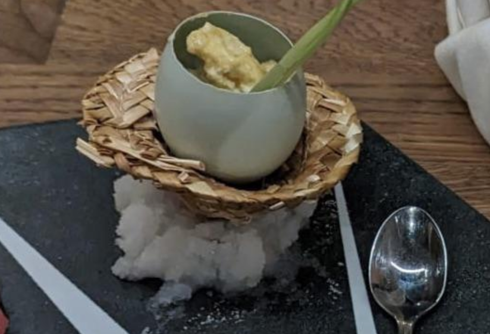 18 Photos Of Ridiculous Foods Served Without A Plate