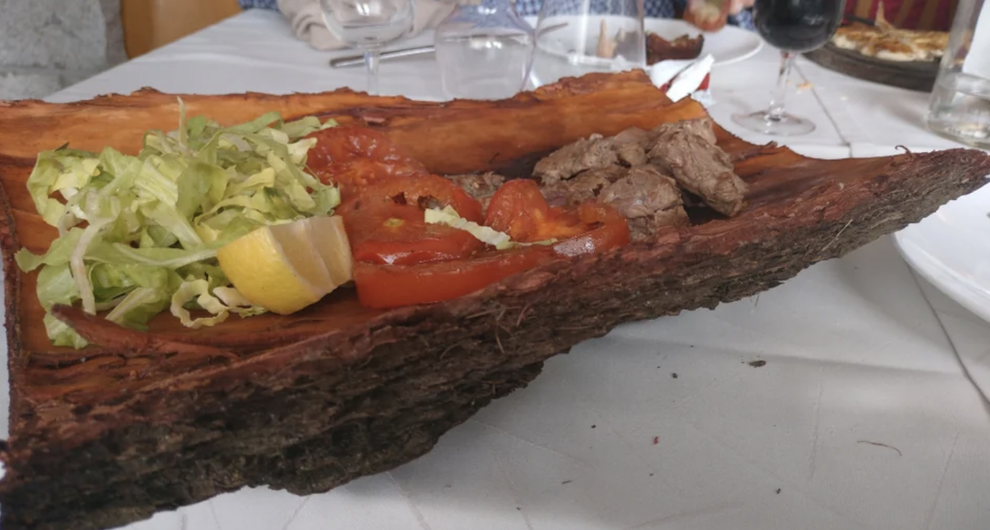 18 Photos Of Ridiculous Foods Served Without A Plate