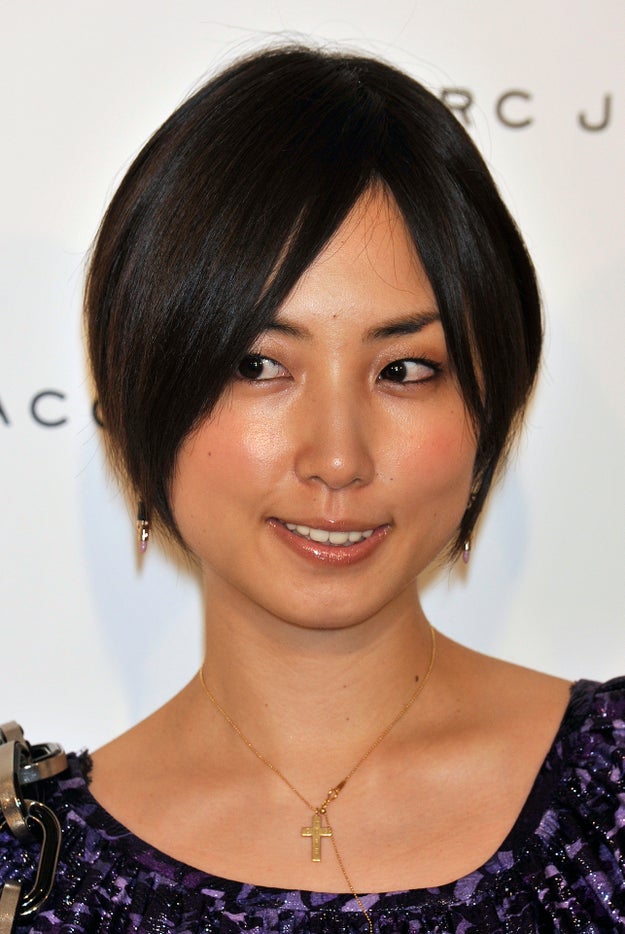 「毛穴どこ？」人気タレントのすっぴん姿にプロも驚愕！→「こんな40代になりたい」「若い頃よりずっとおキレイ」と話題に Buzzfeed
