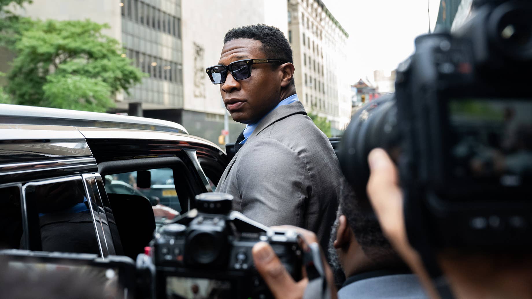 Jonathan Majors Breaking Up Fight Spurs Jokes About Unconvincing PR ...