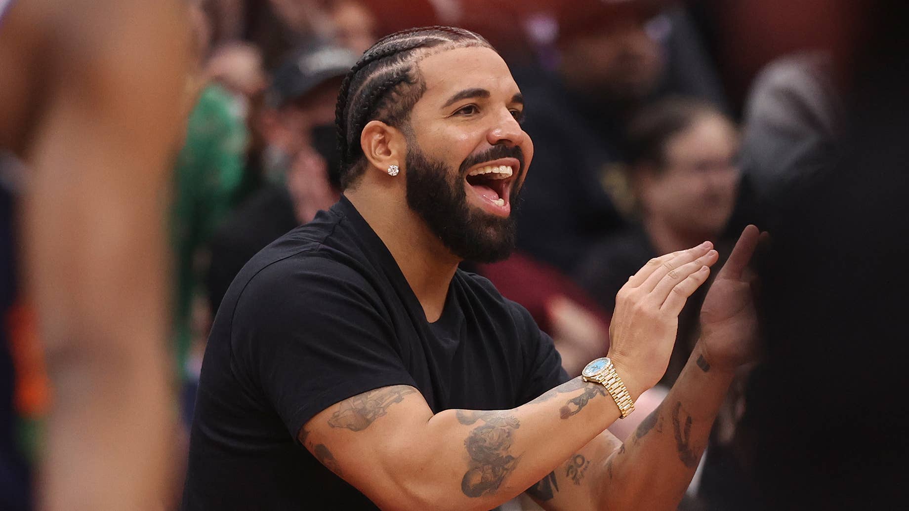 Video of Drake Shouting Out Photographer Megan in Houston But 'Not That ...
