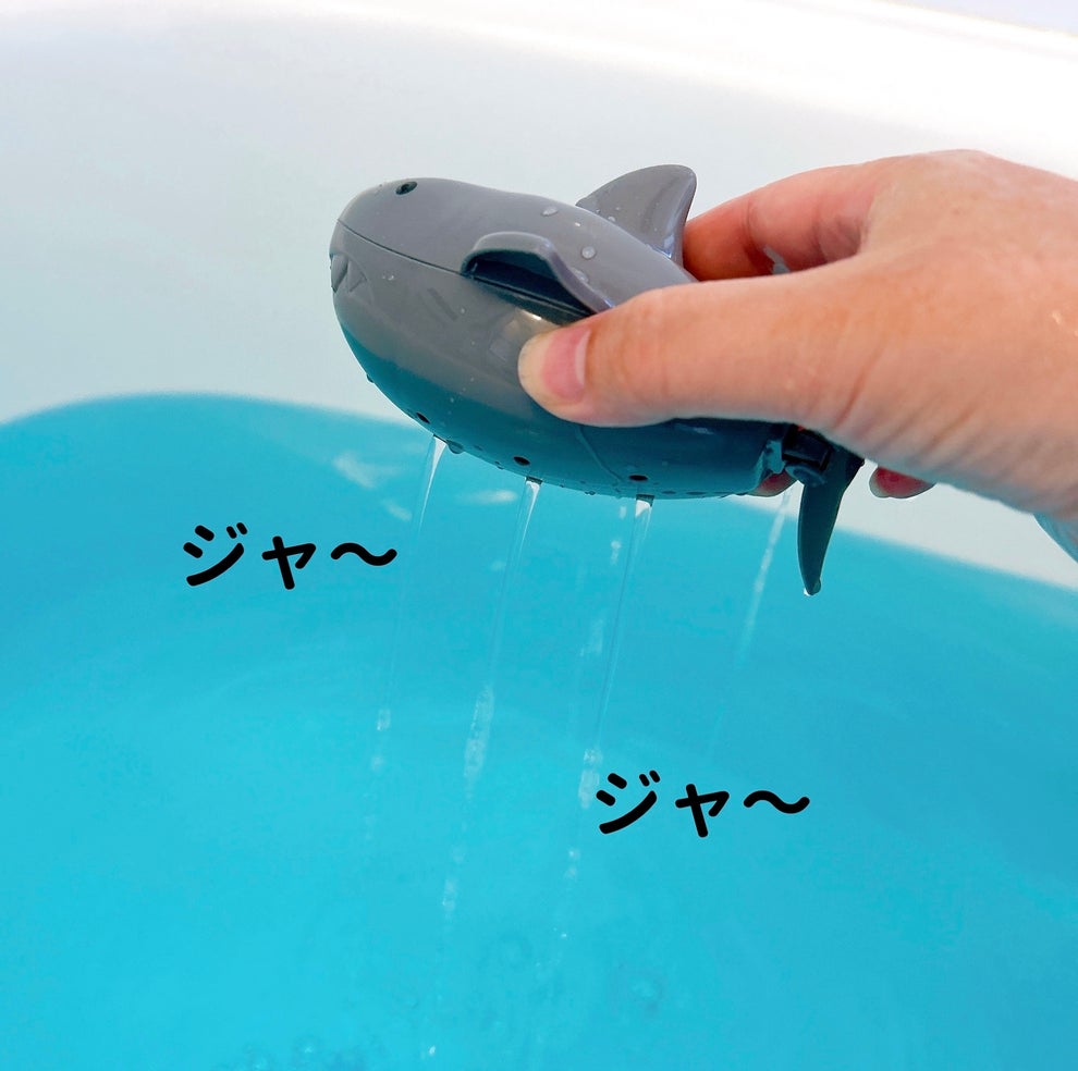 人気すぎて一時店頭から消えた…！【ダイソー】で見つけた「サメ」がすごい！癒やしにもホラーにもなるんだけど…。