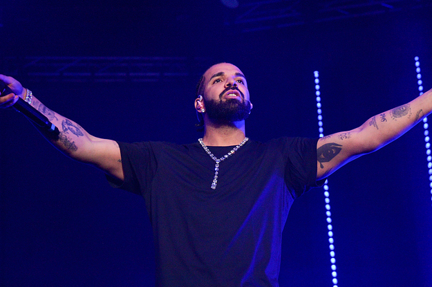 Drake Unveils Extravagant Alex Moss Chain Honoring Toronto Sports Teams | Complex