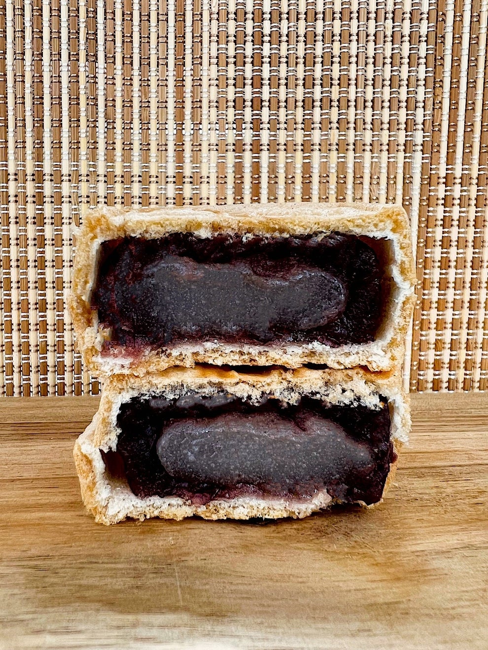 【シャトレーゼ】高級和菓子屋さんの味じゃん…！162円の「極うまスイーツ」あんことお餅がずっしり詰まってるの！