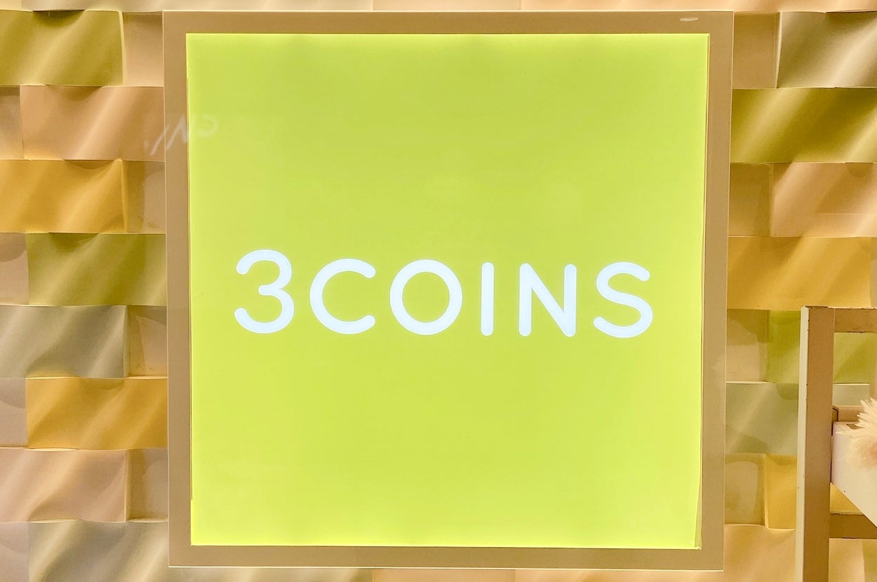 こんなおしゃれデザイン、見たことないよ…！3COINSの「Switchで使えるコントローラー」多機能だし買って大正解でした！《購入レビュー》【動画・画像】