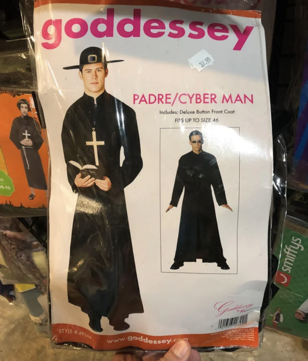 21 Hilarious Off Brand Costumes That Missed The Mark