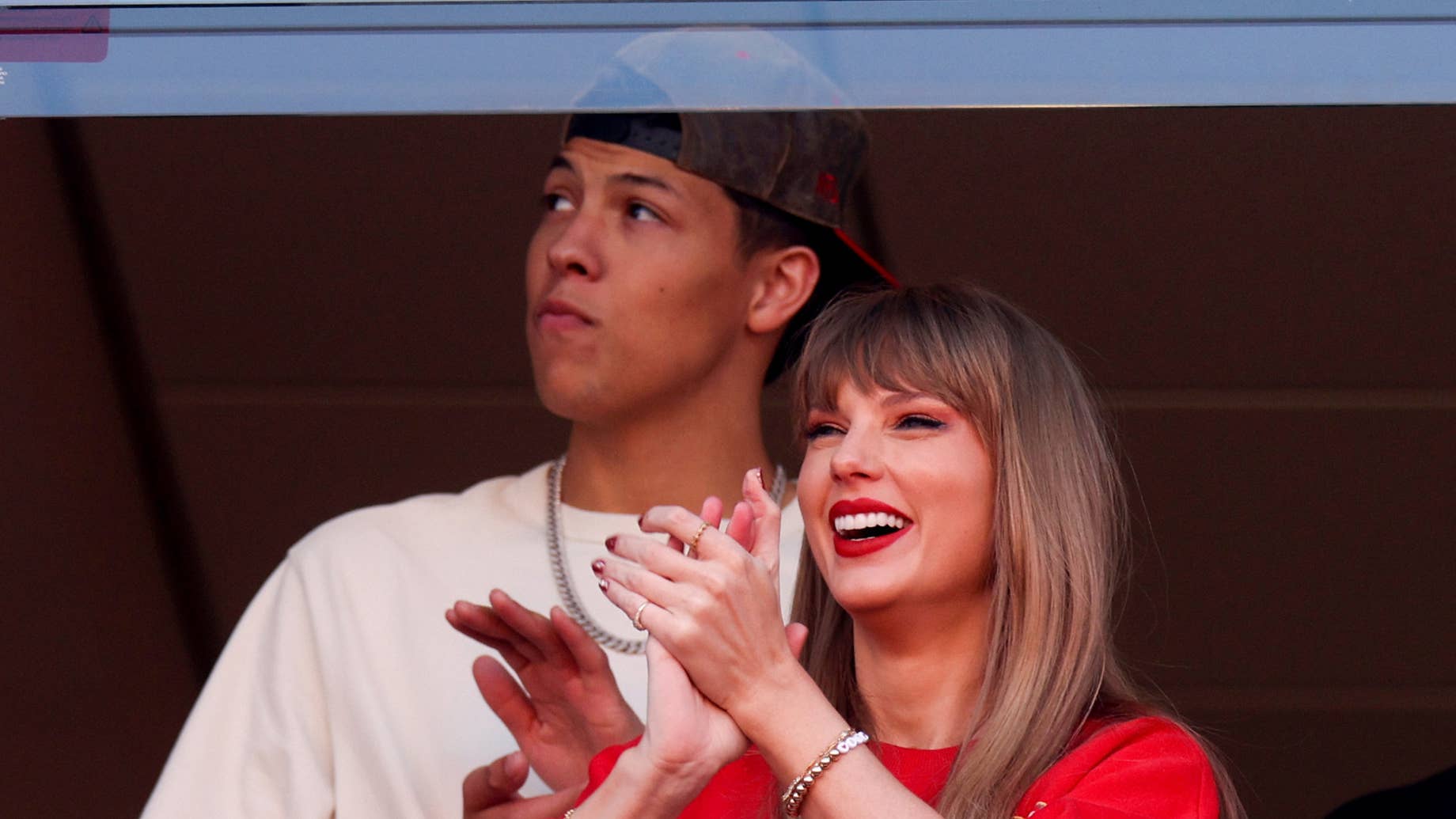 Taylor Swift Spotted Hanging With Jackson Mahomes at Chiefs Game | Complex