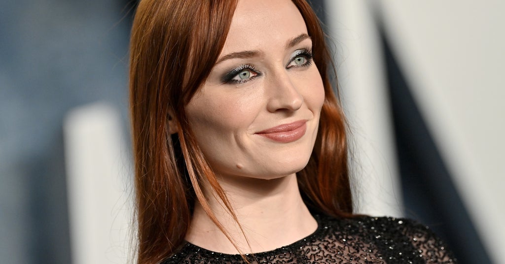 Sophie Turner Reportedly Seen Kissing Peregrine Pearson