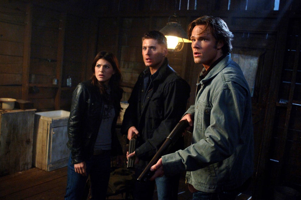 14 TV Shows That Replaced Actors And Why