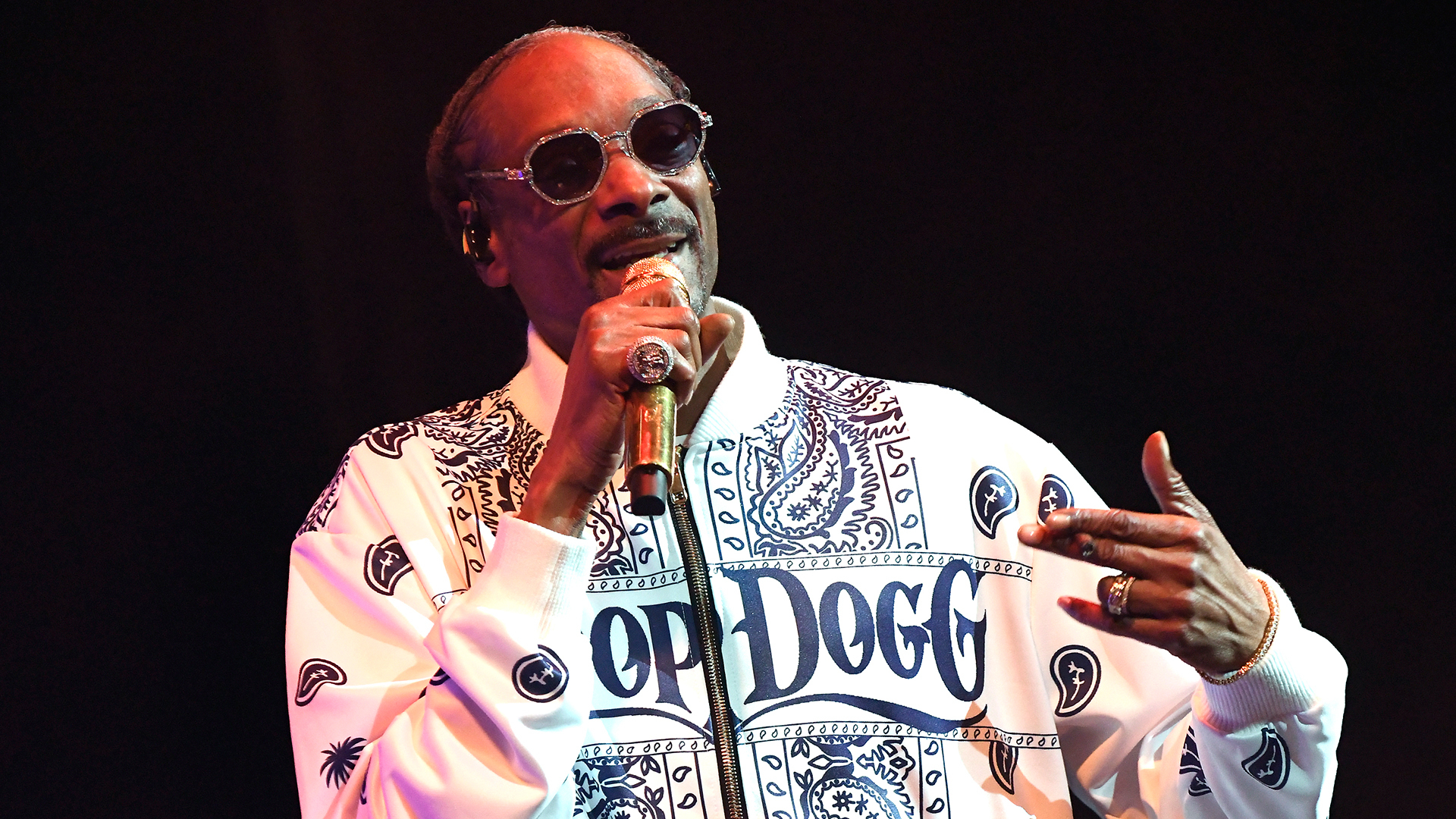 Snoop Dogg Wants to Rap Over a Dem Jointz Remix of André 3000's Flute ...