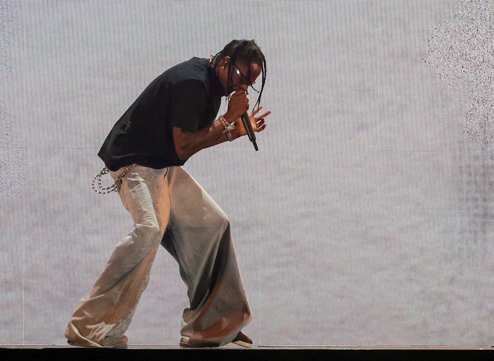 Travis Scott Lets Fan Rush The Stage