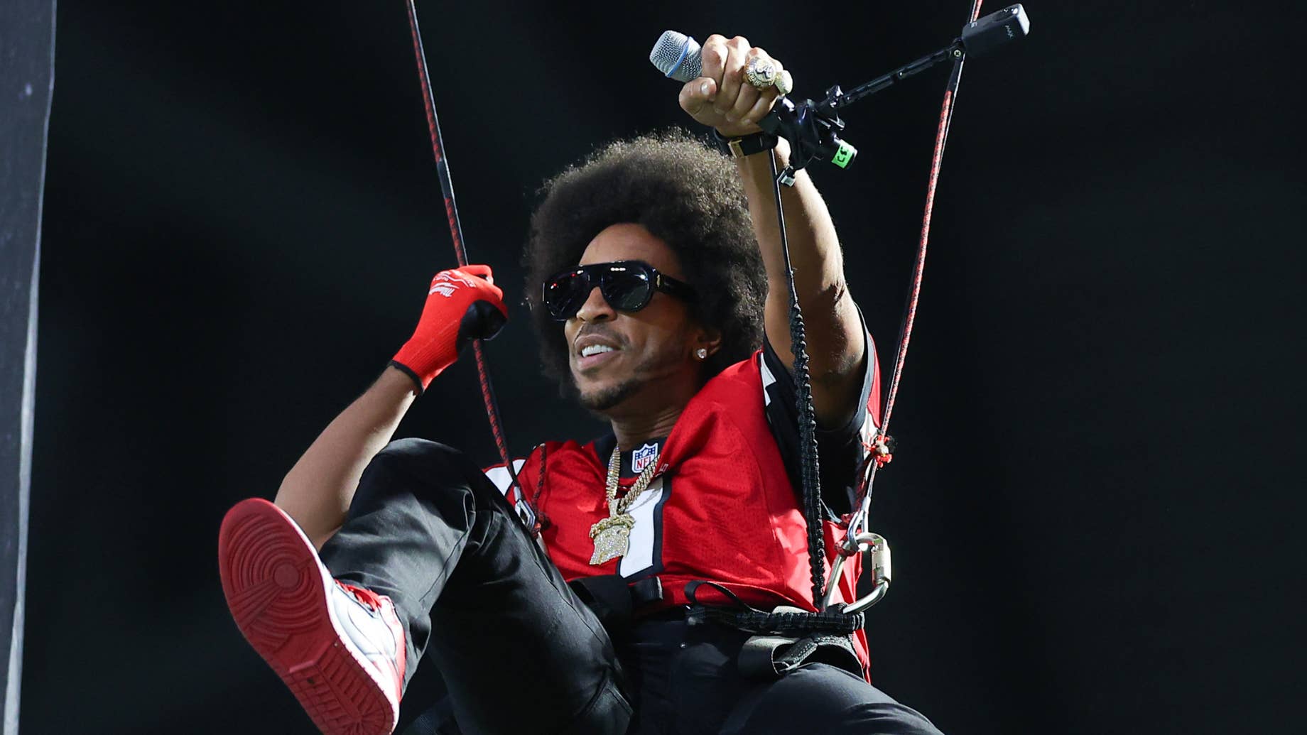 Watch Ludacris Descend From Top of Mercedes-Benz Stadium | Complex