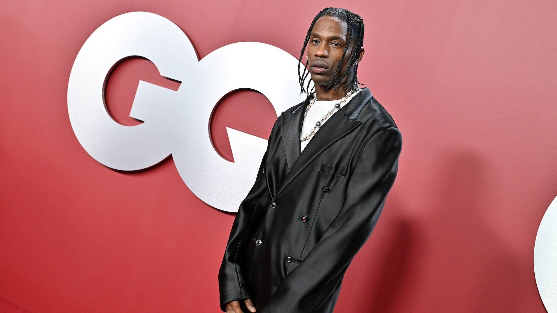 Travis Scott Tells Couple to Stop Fighting During Performance | Complex