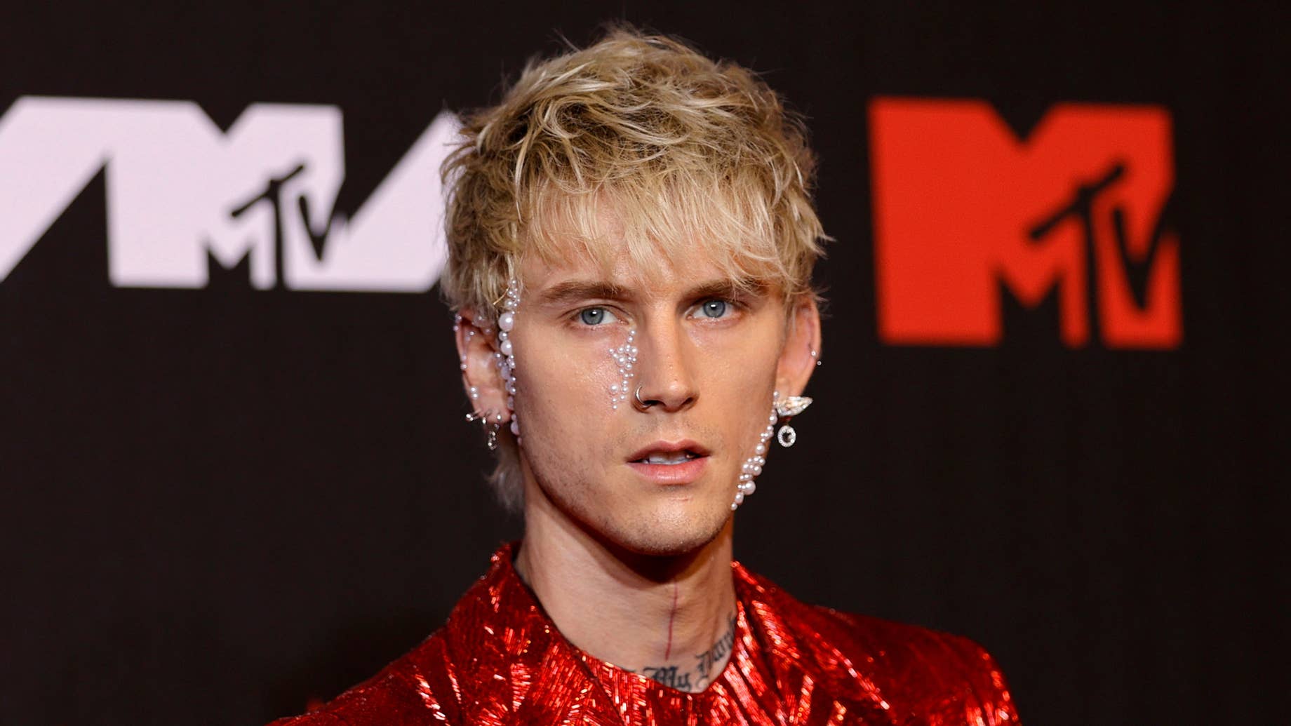 Machine Gun Kelly Gives Strange Interview at F1 Racing Event in Brazil ...