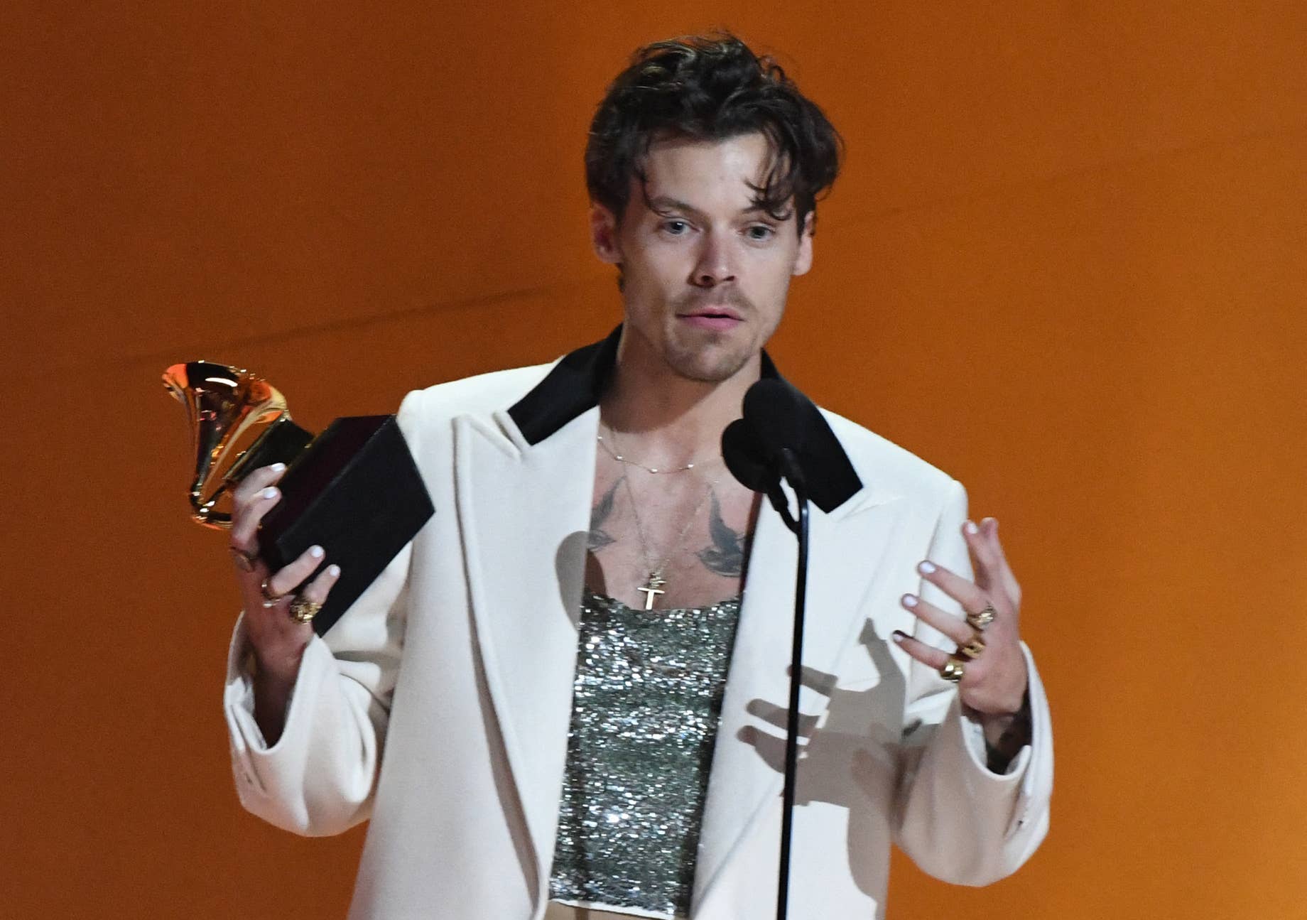 Harry Styles Sparks Rumor With Blurry Photo, Fans React | Complex