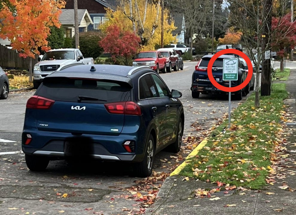 21 Toxic And Rude Roommates And Neighbors