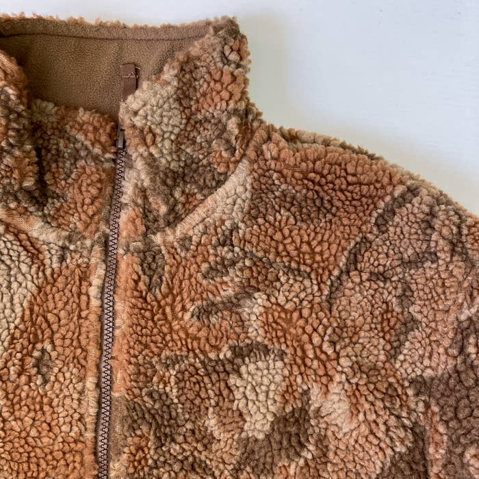 【GU】3990円→1990円は太っ腹すぎる！毛布みたいにモコモコな「あったかアウター」首元まで暖かいんです！