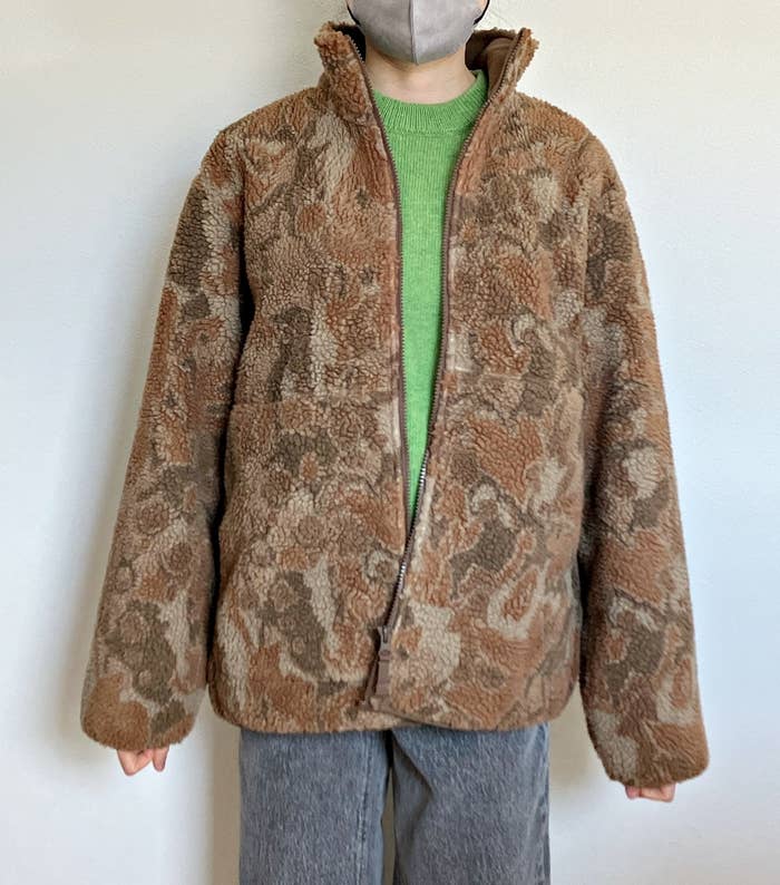 【GU】3990円→1990円は太っ腹すぎる！毛布みたいにモコモコな「あったかアウター」首元まで暖かいんです！