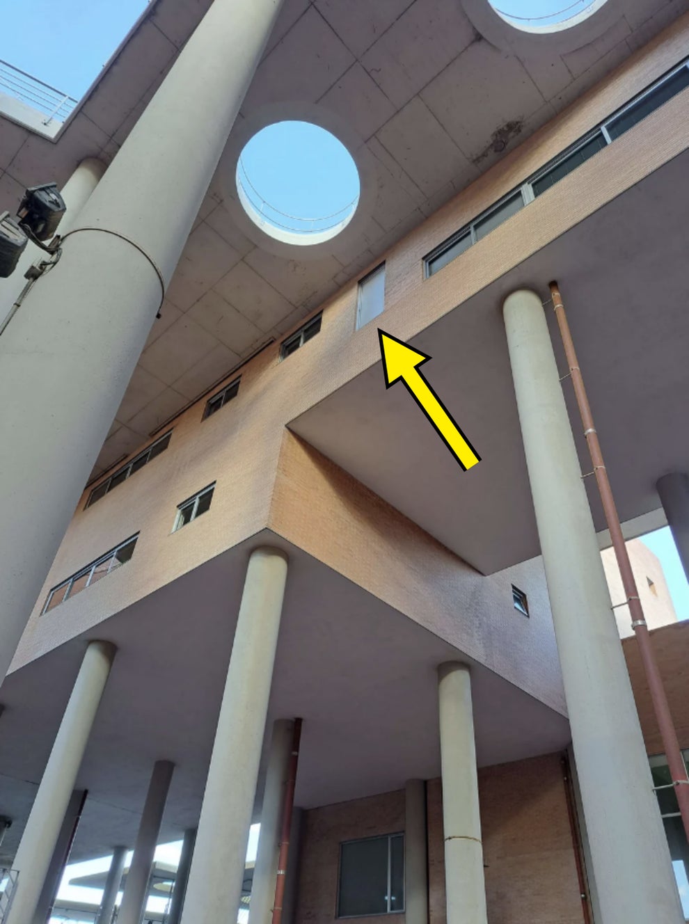 32 Mildly Unnerving Photos